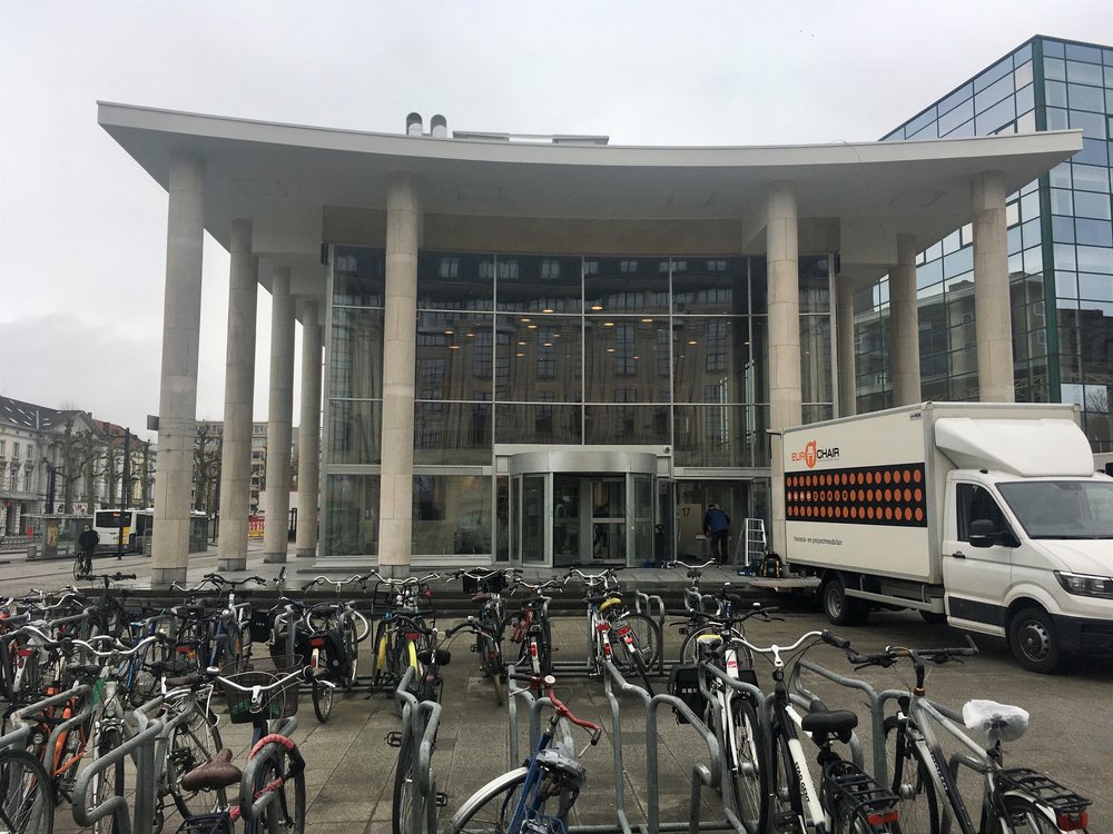 Dienstverlening AC Zuid verhuist tijdelijk naar oude, gerenoveerde bib ...