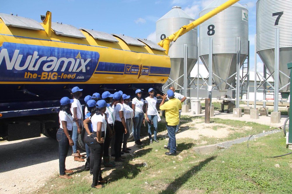 NUTRAMIX gives 2016 National Farm Queen Contestants Imagination Tour ...