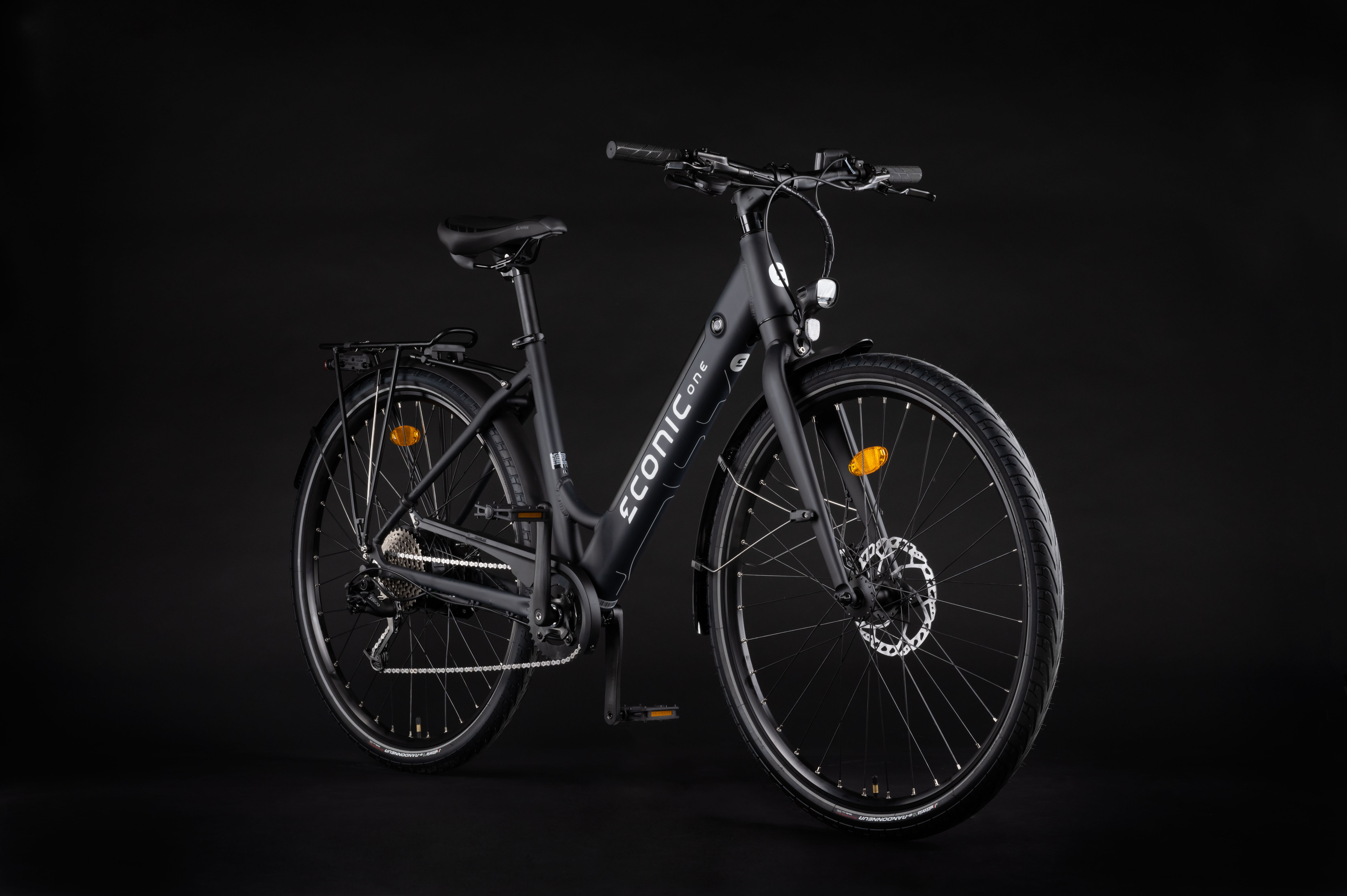 The european e-bike brand Econic One proudly presents its smart model ...