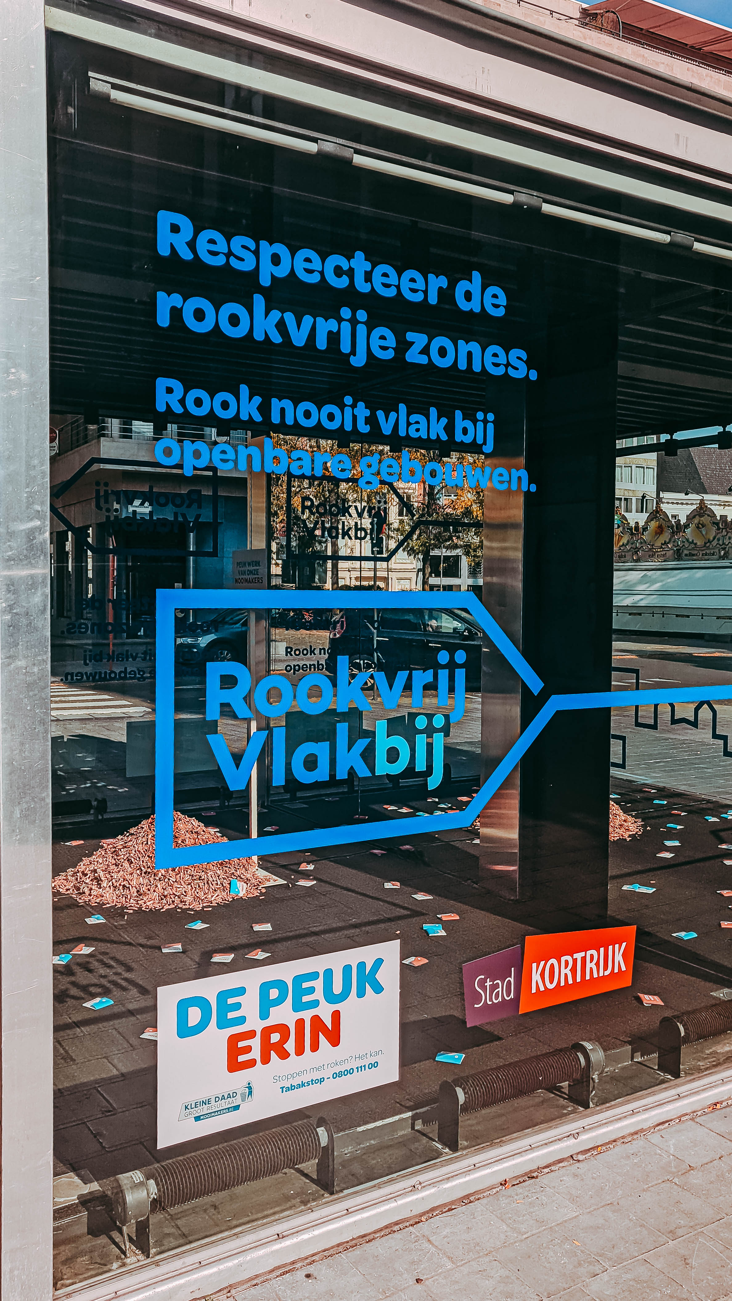 Campagne rookvrije zones aan Kortrijkse stadsgebouwen | Kortrijk Newsroom