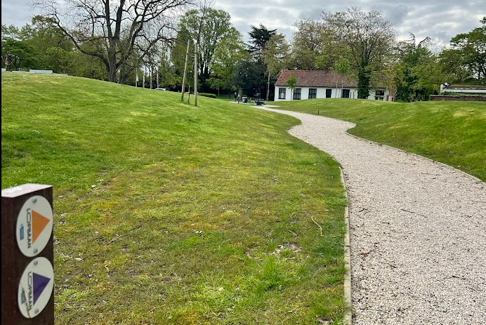 'Loopbanen' laten werknemers bewegen en sporten in Kortrijk | Kortrijk ...