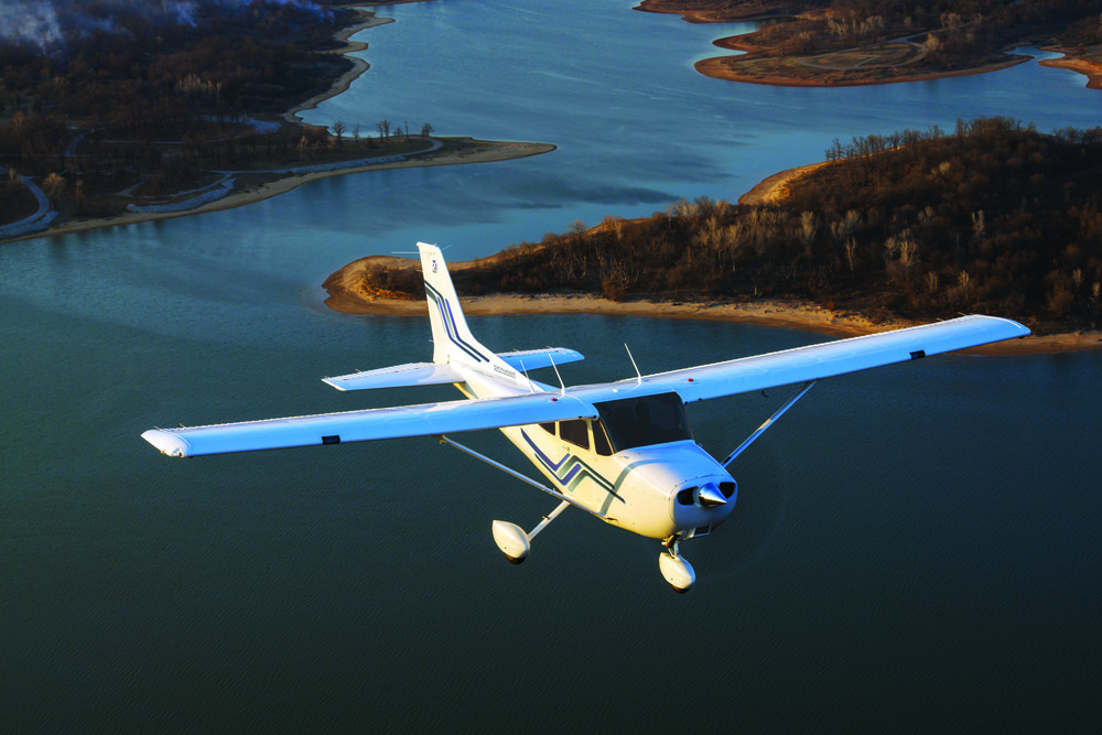 Media Kits: Skyhawk | Textron Aviation Media Center