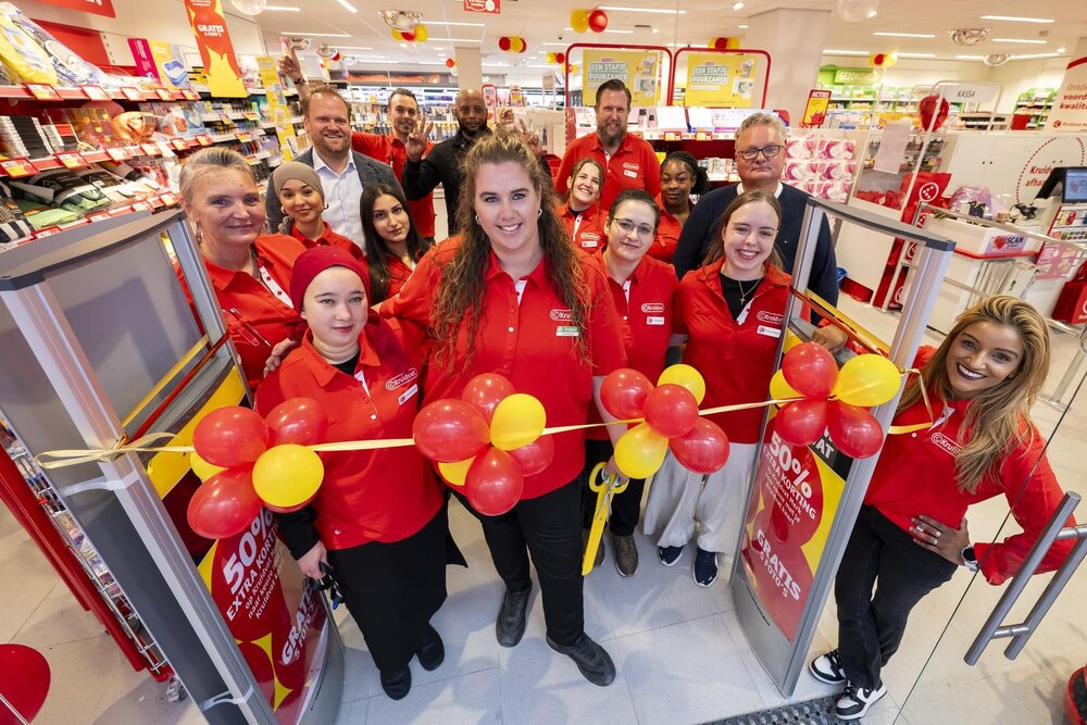 Kruidvat opent grotere vernieuwde winkel aan de Venestraat in Den Haag ...